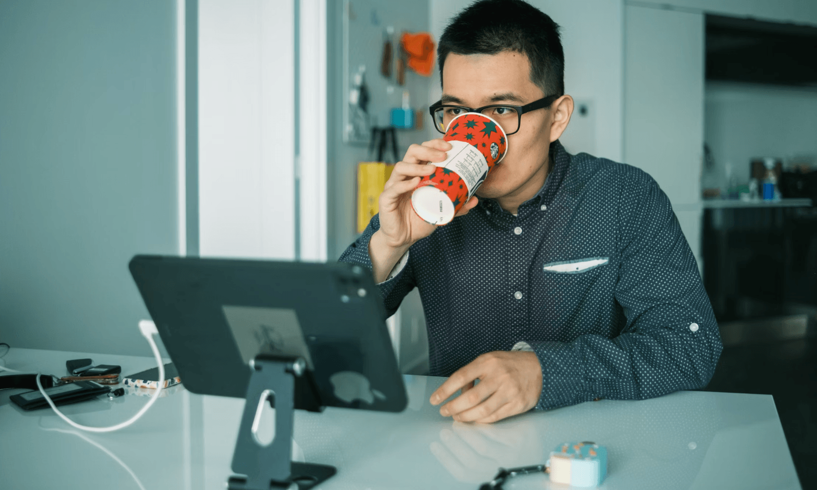 Scents That Can Help You Break Screen Addiction